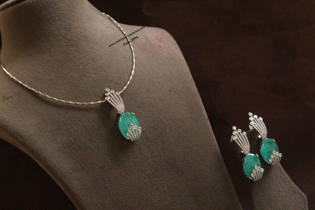 Hasli with pendant set – Moksha Accessories